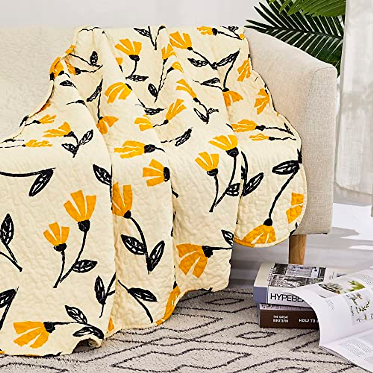 DaDa Bedding Botanical Floral Lap Quilt - Throw Blanket Quilted Yellow Fleur Golden Yellow Spring Time Tulips - Scalloped Edges Bright Vibrant Ivory Cream - 50 x 60
