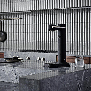 aarke Carbonator lll with CO2 Cylinder, Sparkling & Carbonation Water Machine, Stainless Steel with PET BPA-Free Reusable Bottle Volume 800 mL (Matte Black)