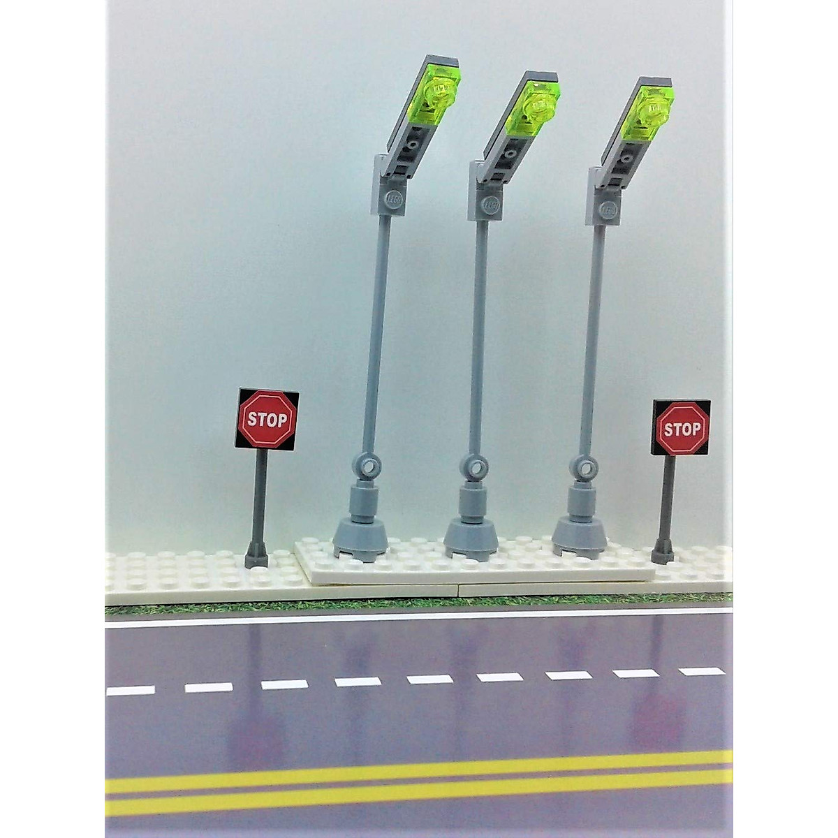 Building Toys 2 Lane Main Road Traffic Light City Town Village Street Stop Sign Bus Stop Post Box Compatible with All Major Brick Brands Educational Toy Ages 4+ 1:64 (3 Street Lights 2 Stop Signs)