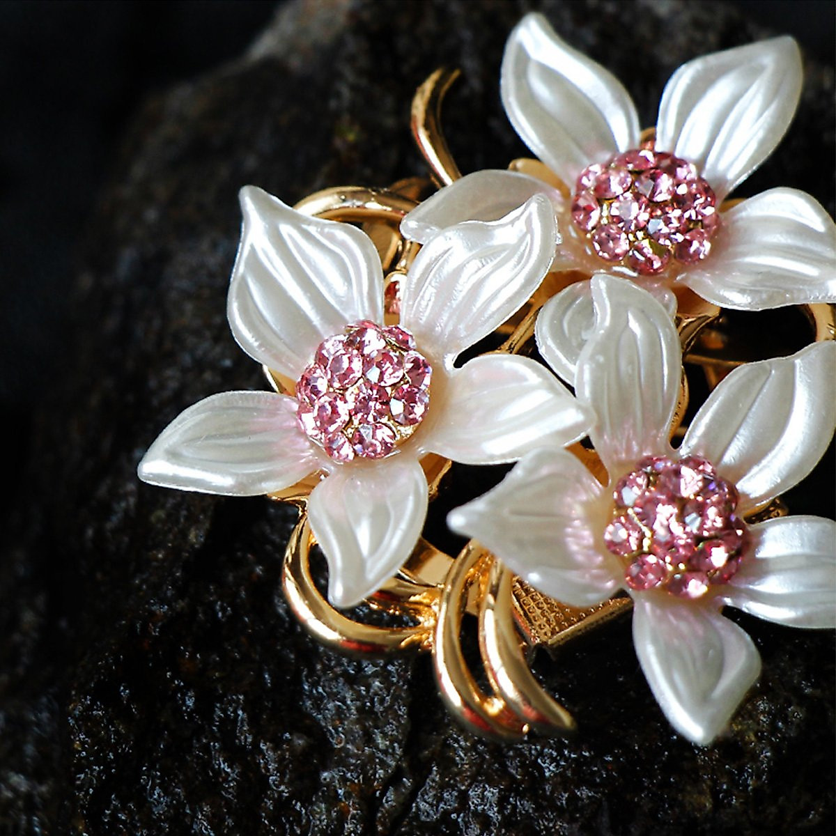 Merdia Brooch Pin for Women Stylish Flowers Brooch with Created Crystal 17.6g | Brooches and Pins for Women | Flower Brooch | Flower Pins | Brooch for Women | Brooch Pins | Elegant Pins