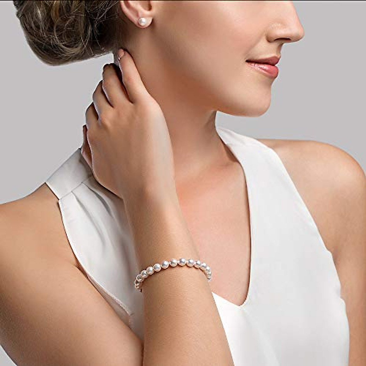 The Pearl Source 14K Gold 6-6.5mm AAA Quality Round White Japanese Akoya Saltwater Cultured Pearl Bracelet for Women