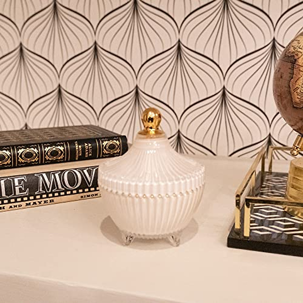 BRIGANTI Natural Soy Wax Scented Candles (Vanilla Cupcake: Vanilla/Bourbon/Buttercream/Cake) Long Lasting Candles Hand Poured in Elegant White Glass Jar, Clean Burning Aromatherapy for Home