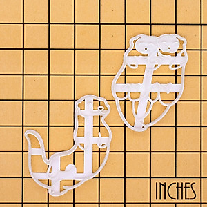 Set of 2 Otter cookie cutters (Design: Swimming Sea Otter and Otter Holding Hands), 2 pieces - Bakerlogy