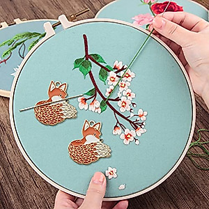 Lovely Fox Needle Minder for Embroidery, Magnetic Pin Holder for Cross Stitch, Needlework and Embroidery Accessories （2 PCS）