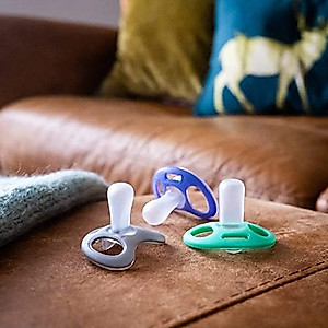 Tommee Tippee Advanced Sensitive Skin Pacifier, Unique Shield for Less Skin Contact, Symmetrical Design, BPA-Free Binkies, 0-6m, 4 Count