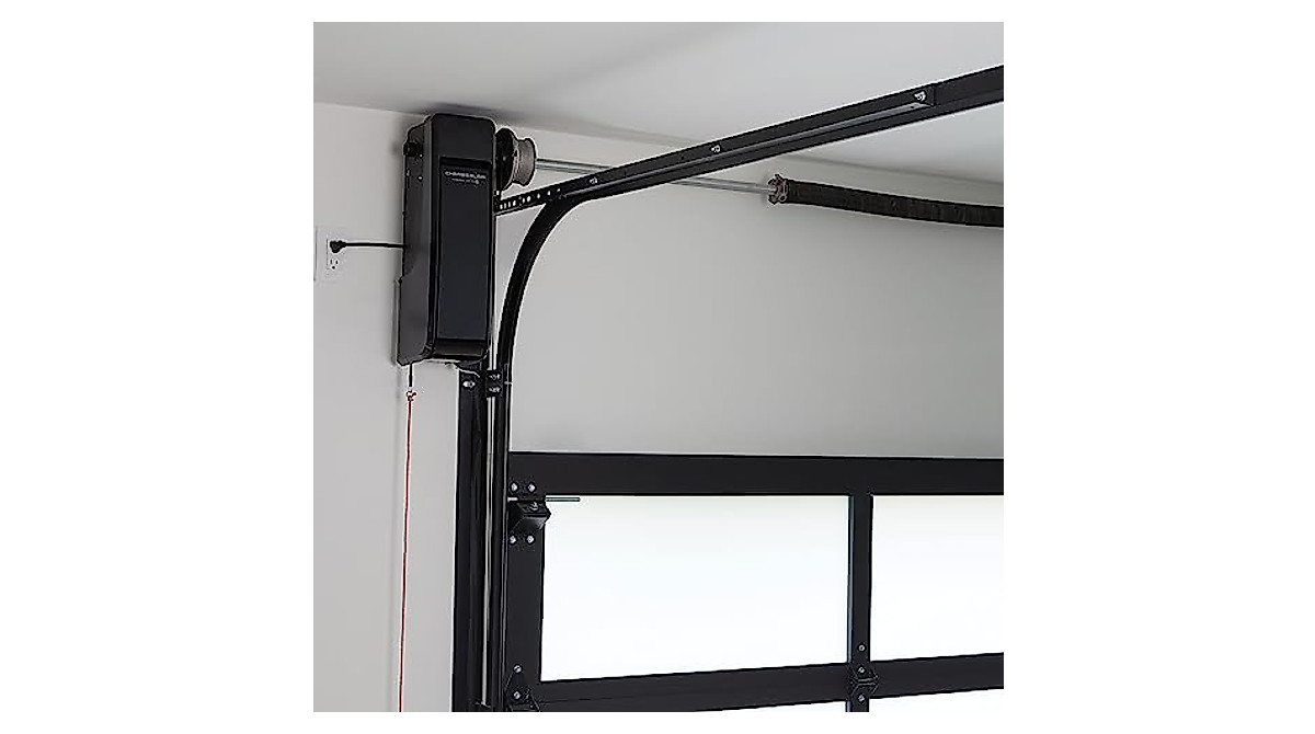 CHAMBERLAIN RJO101MC: Quiet Wall Mount Garage Opener w/ Battery
