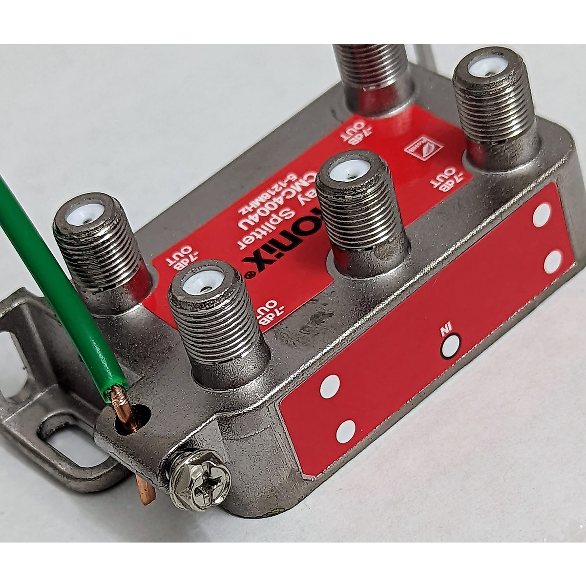 Antronix CMC4004U 4-Way Vertical Splitter, 1.218 GHz High Performance for Coax Cable TV & Internet Optimized MoCA 2.0 Performance (1)