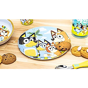 Zak Designs Bluey Kids Dinnerware Set Includes Plate, Bowl, Tumbler, Water Bottle, and Utensil Tableware, Made of Durable Material and Perfect for Kids (6 Piece Gift Set, Non-BPA)