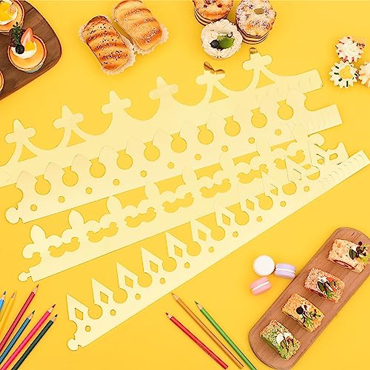 MGZTTHW Gold Paper Crowns, 32pcs Birthday King Crowns, Paper Prince Princess Crown Foil Party Crown Hat Cap for School Classroom Baby Shower Birthday Party Supplies