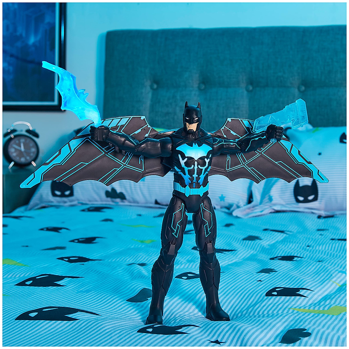 DC Comics Batman Bat-Tech 12-inch Deluxe Action Figure with Expanding Wings, Lights and Over 20 Sounds, Kids Toys for Boys