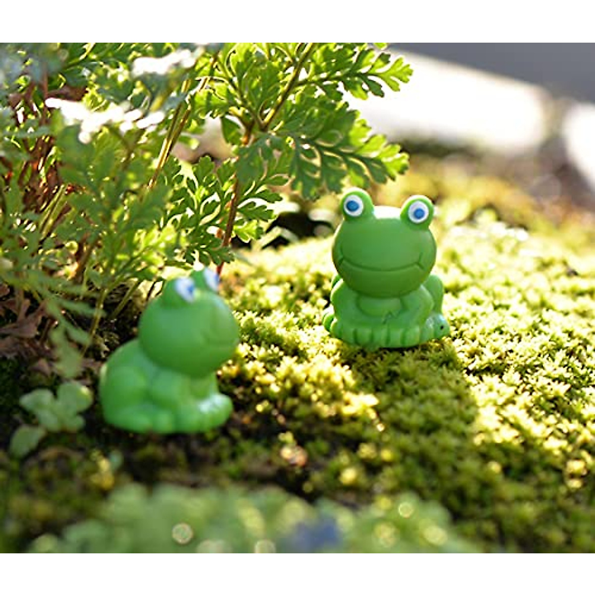 Exasinine 20 Pcs Resin Mini Frogs Green Frog Miniature Figurines Fairy Garden Miniature Moss Landscape DIY Terrarium Crafts Ornament Accessories for Home Décor