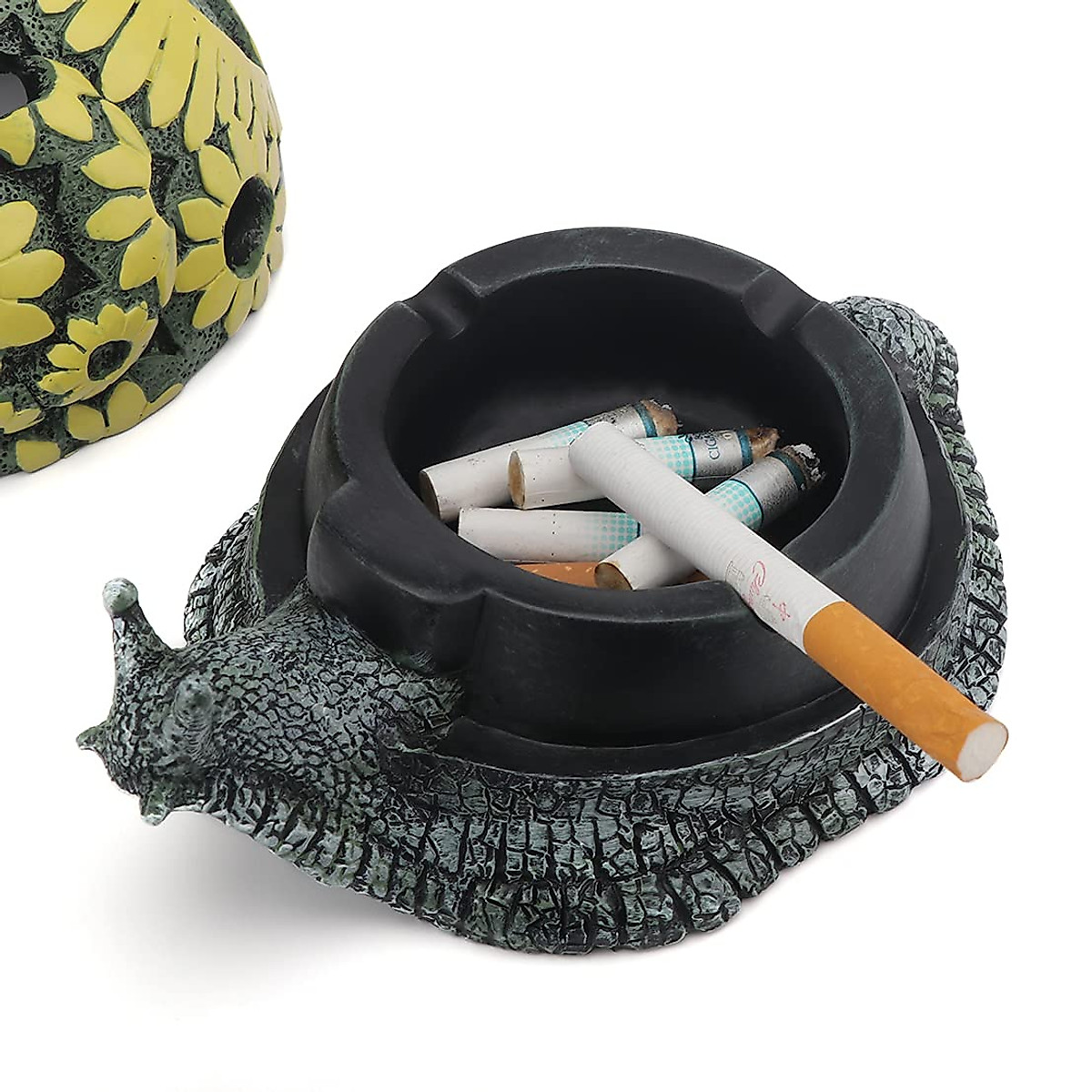 Scotte Handmade Snail Ashtray with Lid Home Ashtrays Cute Ashtrays for Cigarettes Outdoor Patio Garden Decor