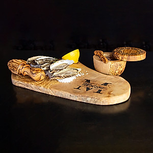 DYARI Personalized Cutting Board – 100% Natural Olive Wood Cutting Board – Premium Eco-Friendly Tunisian Rustic Serving Board – Laser Engraved Live Edge Charcuterie Board (Design 3)