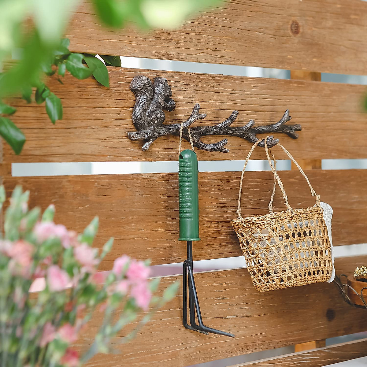 NIKKY HOME Cast Iron Rustic Coat Hook Hanger Vintage Squirrel Decorative Wall Hooks Practical Metal Storage Organizer Wall Mounted Hanging Hooks for Garden Tools Keys Indoor Outdoor Wall Decoration