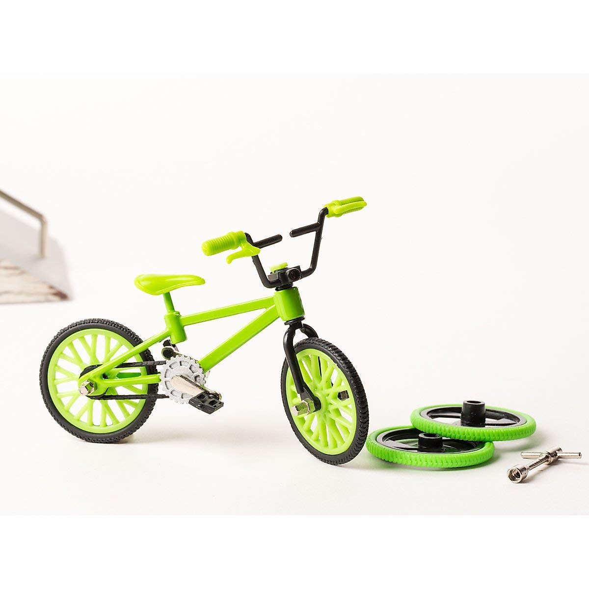 Grip and Tricks - Green Finger BMX Freestyle with 2 Extra Toy Bike Wheels and 1 Finger Bikes Tool - Pack 1 Finger Toy for Kids 6+ Years Old