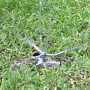 STYDDI Metal Rotating Water Sprinkler for Yard, Heavy Duty Metal 3-Arms 360 Degree Automatic Rotary Lawn Sprinkler with Wheeled Base for Outdoor Lawn and Garden, Yard