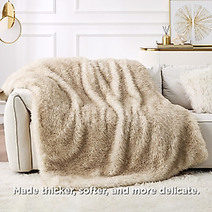 Bedsure Faux Fur Throw Blanket, Brown Thick and Warm Blanket for Winter, Fuzzy Elegant Fluffy Decoration Blanket for Sofa, Couch and Bed, Cozy Soft Luxury Blanket 50x70 inches