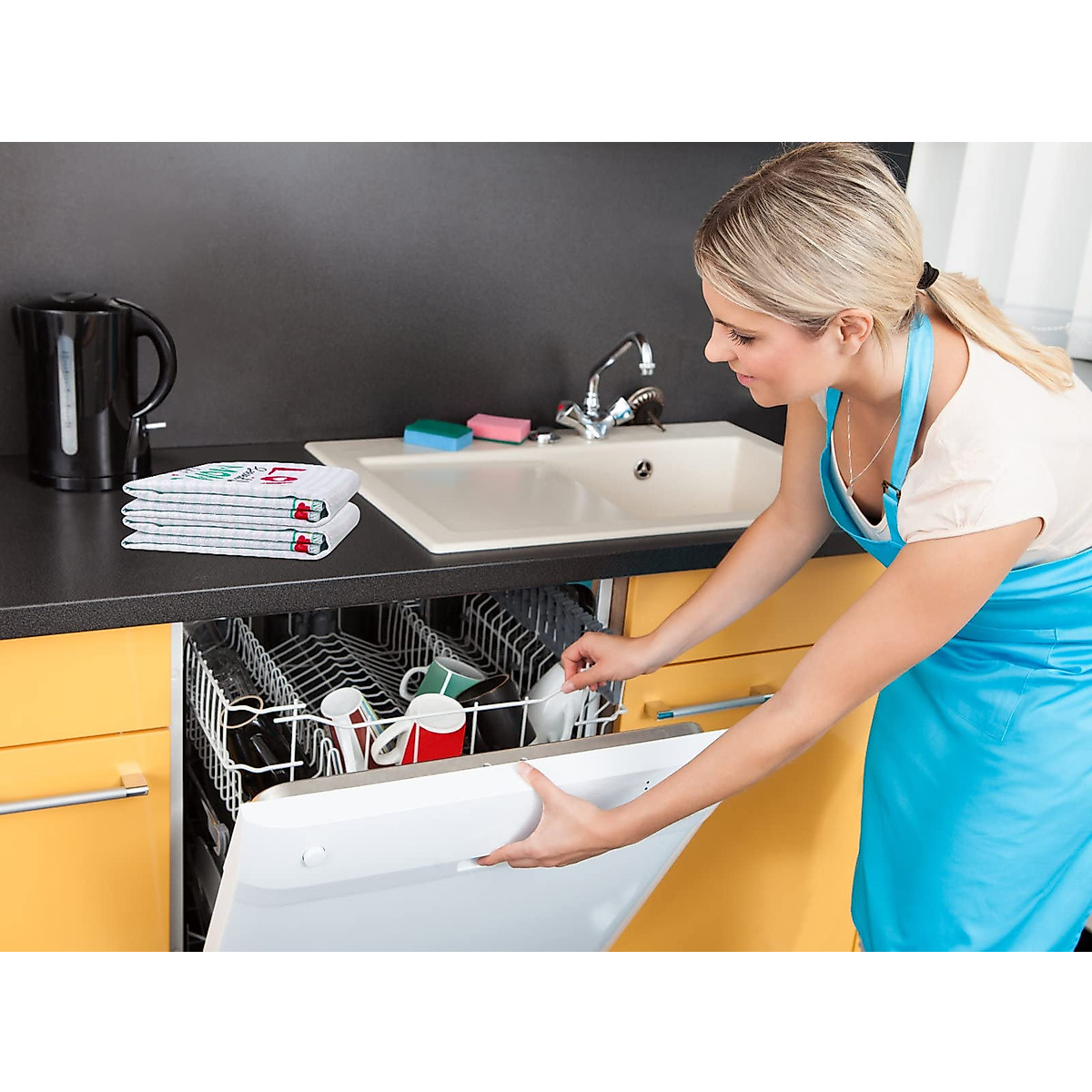 WaaHome Mom Kitchen Towel, Mothers Day Mom Gifts from Daughter Son, Funny Mom Dish Towel Dishcloth Hand Towels for Mom's Kitchen, Mothers Day Birthday Gifts for Mom from Daughter Son Kids