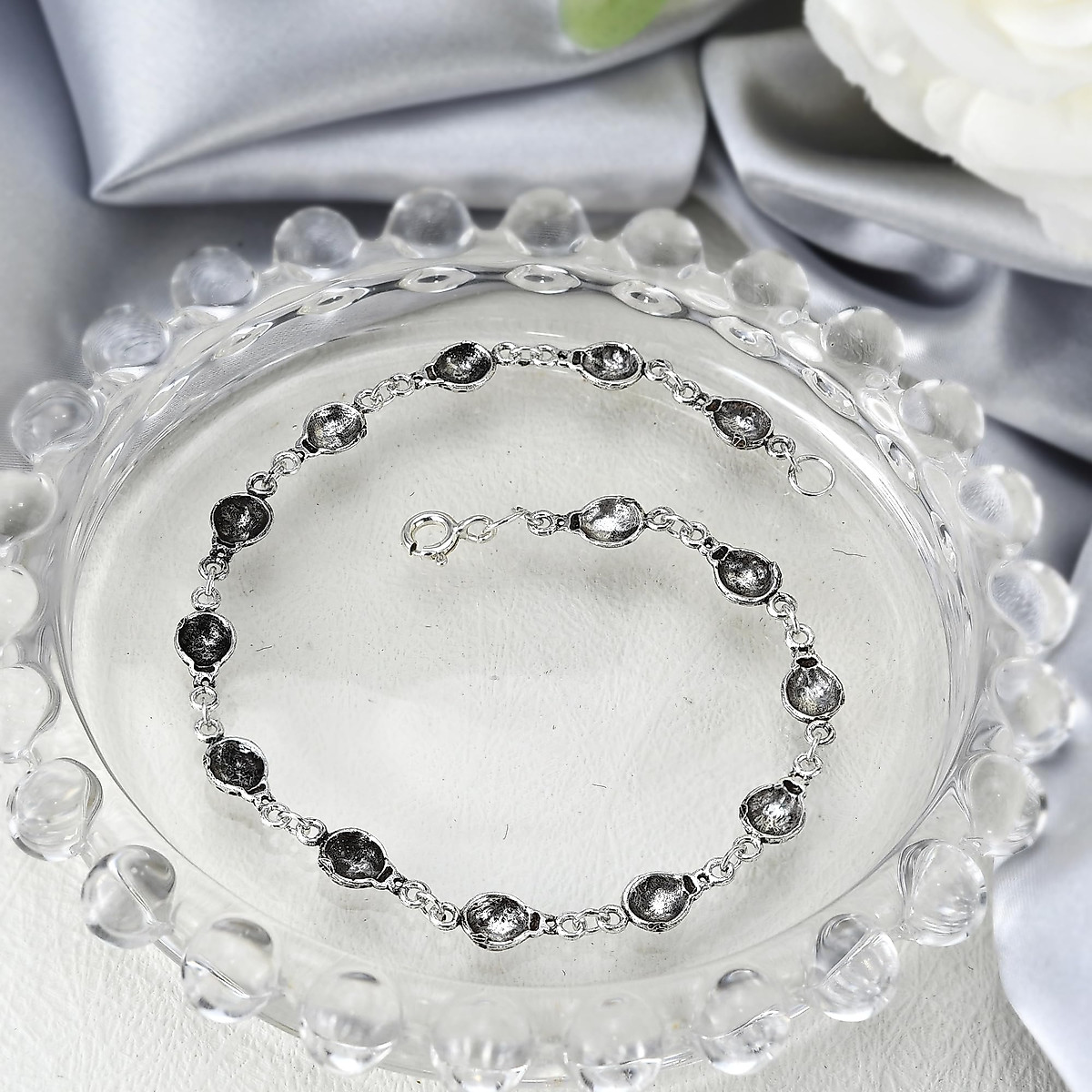 AeraVida Cute and Charming Ladybug .925 Sterling Silver Link Bracelet