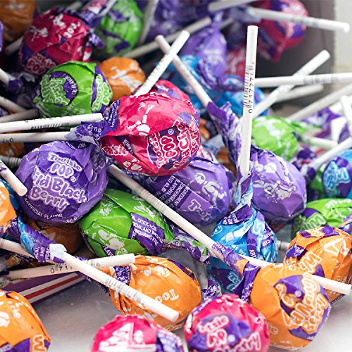 Tootsie Pops Assorted Wild Berry Flavors with Chocolatey Center, 3.75 Pound, 100 Count (Pack of 1), Peanut Free, Gluten Free