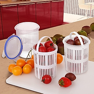 Garhelper 2Pcs Pickle Container Jar with Strainer,Pickle Holder Keeper Lifter with 2 Clips,Pickles Olive LeakProof Juice Separator Sieve Food Saver Storage Container with Leak Proof Lock Lid&Clip for