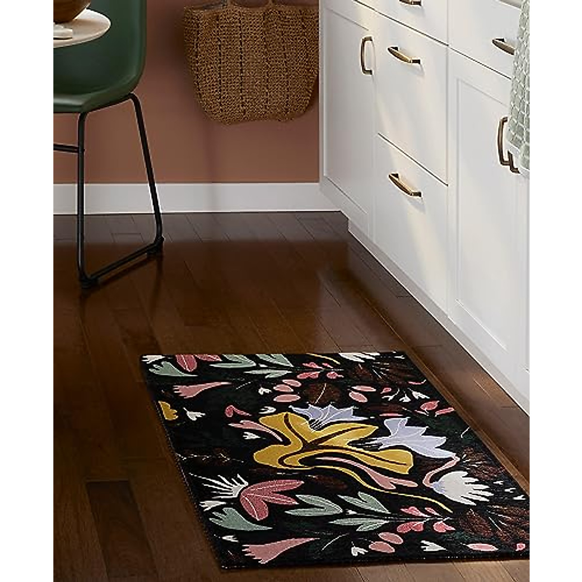 TOWN & COUNTRY LUXE Livie Floral Drip Everwash™ Washable Multi-Use Decorative Rug, Kitchen Rug, Low-Profile Door Mat, Bedroom Rug and Dorm Room Rug with Non-Slip Backing, Black, 24"x40"