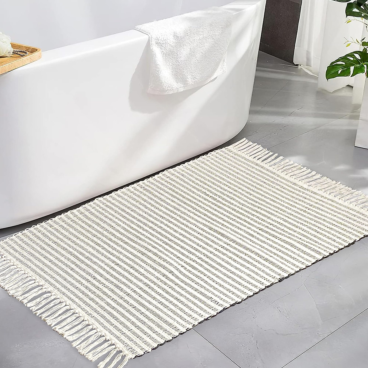 Chardin home Black & Ivory Providence Throw Rug 2x3 feet |Hand Woven Farmhouse Rug | Great in Kitchens entryways doormats Bathrooms Meditation Mat | Machine Washable & Reversible Cotton Rug