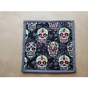 Sugar Skull Themed Potholders Set of 2 Pair Día de Muertos Kitchen Linens Day of the Dead Home Decor Quilted Hot Pads Insulated Trivets Black Grey Halloween Gifts Under 20 Handmade Pot Holders