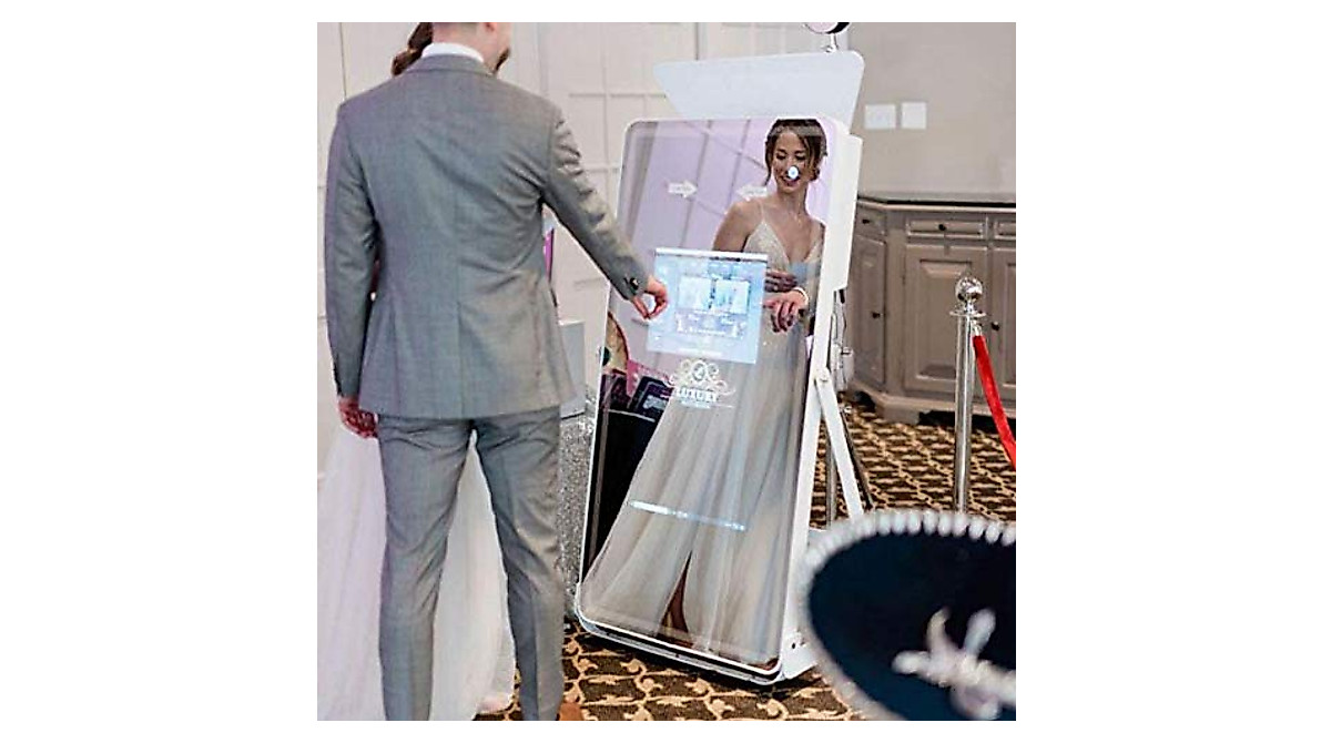 Astro Mirror Photo Booth - Modern Portable Event Photo Solution