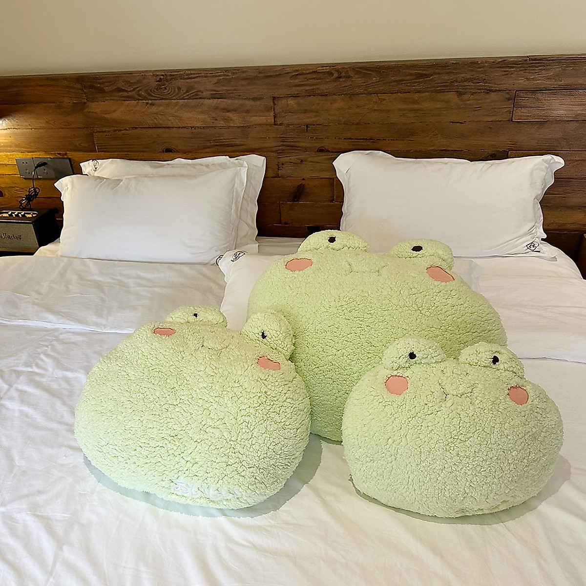 DXDE4U Frog Plush Pillow, Adorable Frog Stuffed Animal (15 * 14 inch), Home Cushion Decoration Plush Hugging Pillow Frog Toy Birthday Xmas Travel Gift for Kids Adults Girls Boys