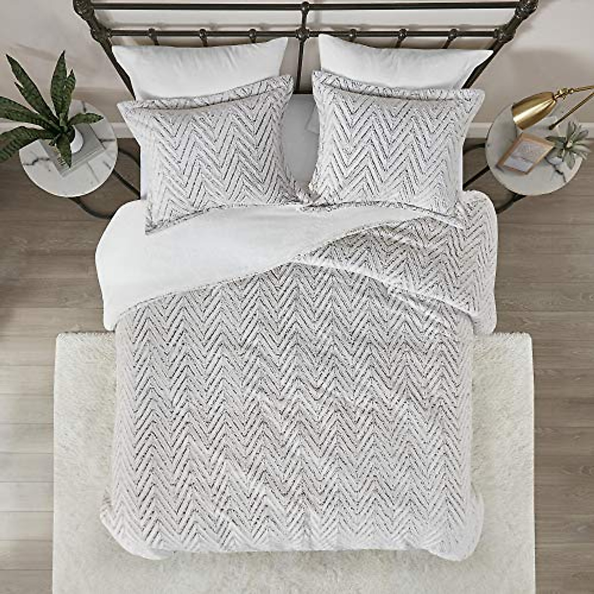 Madison Park Adelyn Ultra Soft Plush Faux Fur Chevron 3 Pieces Bedding Sets Bedroom Comforters, King/Cal King, Ivory