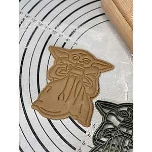 Premium Star Wars Exclusive The Mandalorian Baby Yoda Grogu With Soup Bowl Cookie Cutter Mold 4-Inch-Scale Produced by 3D Kitchen Art
