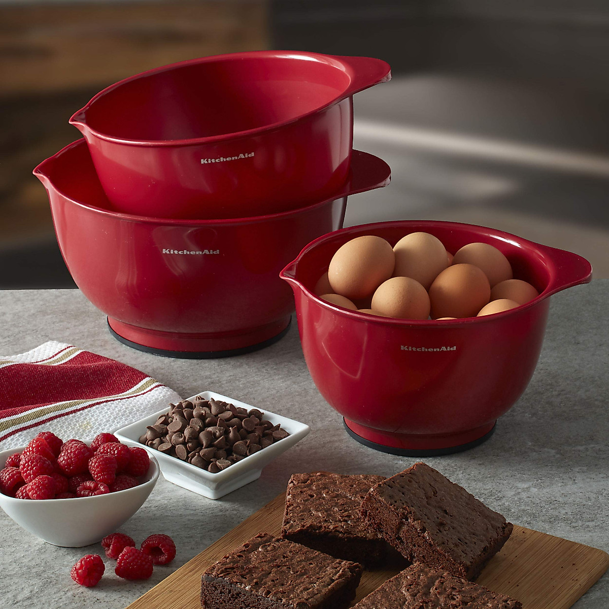KitchenAid Universal Nesting Plastic Mixing Bowls, Set Of 3, 2.5 quart, 3.5 quart, 4.5 quart, Non Slip Base with Easy Pour Spout to Reduce Mess, Dishwasher Safe, Empire Red