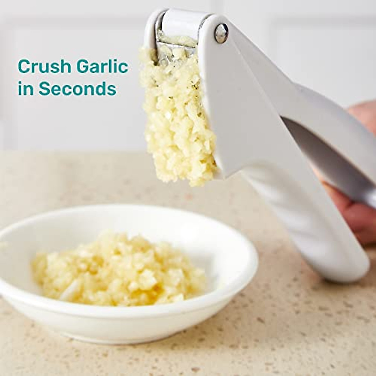 HiramWare Garlic Press, Kitchen Garlic Mincer Slicer or Squeezer with Ergonomic handle, Professional Ginger Crusher with Good Grip, Easy to Clean and Squeeze, Dishwasher Safe, BPA Free, Heavy Duty