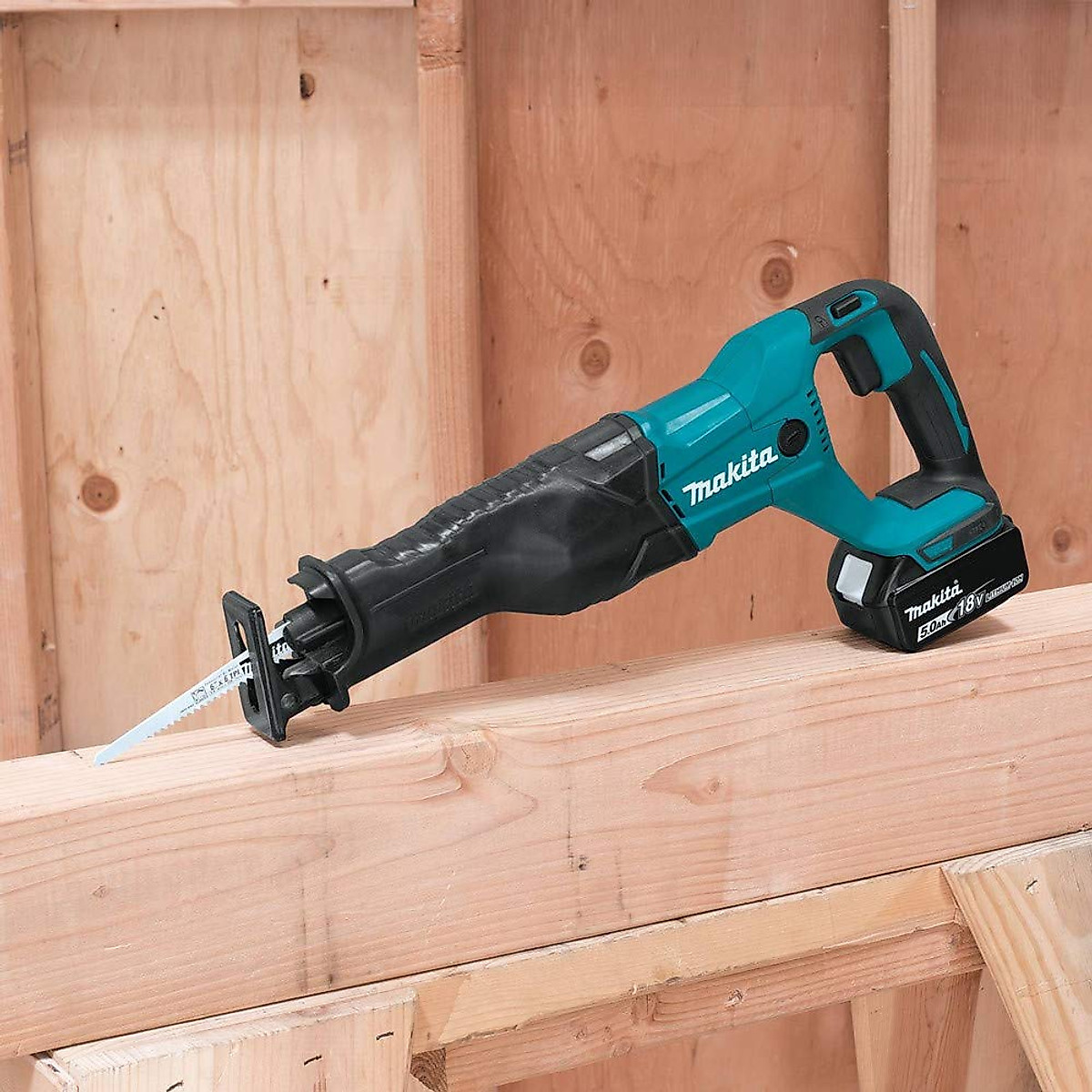 Makita XRJ04T 18V LXT Lithium-Ion Cordless Recipro Saw Kit (5.0Ah)