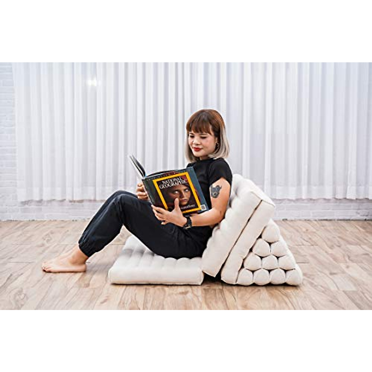 LEEWADEE 3-Fold Mat XXL with Triangle Cushion – Firm TV Pillow, Foldable Mattress with Cushion Made of Eco-Friendly Kapok, 67 x 31 inches, Ecru