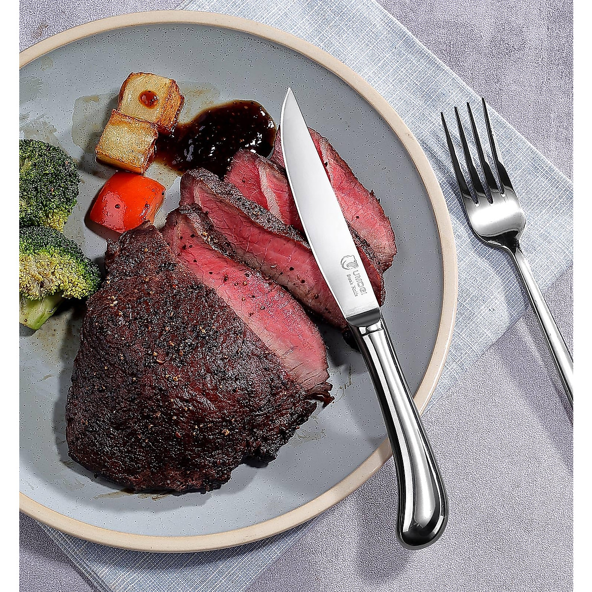 Steak Knives Set of 6 - Premium Stainless Steel, Dishwasher Safe - Polished Shiny Blade & Handle, Straight Edge - Kitchen Table Knife Set 4.5 Inch Dinner Knives Non Serrated UMOGI