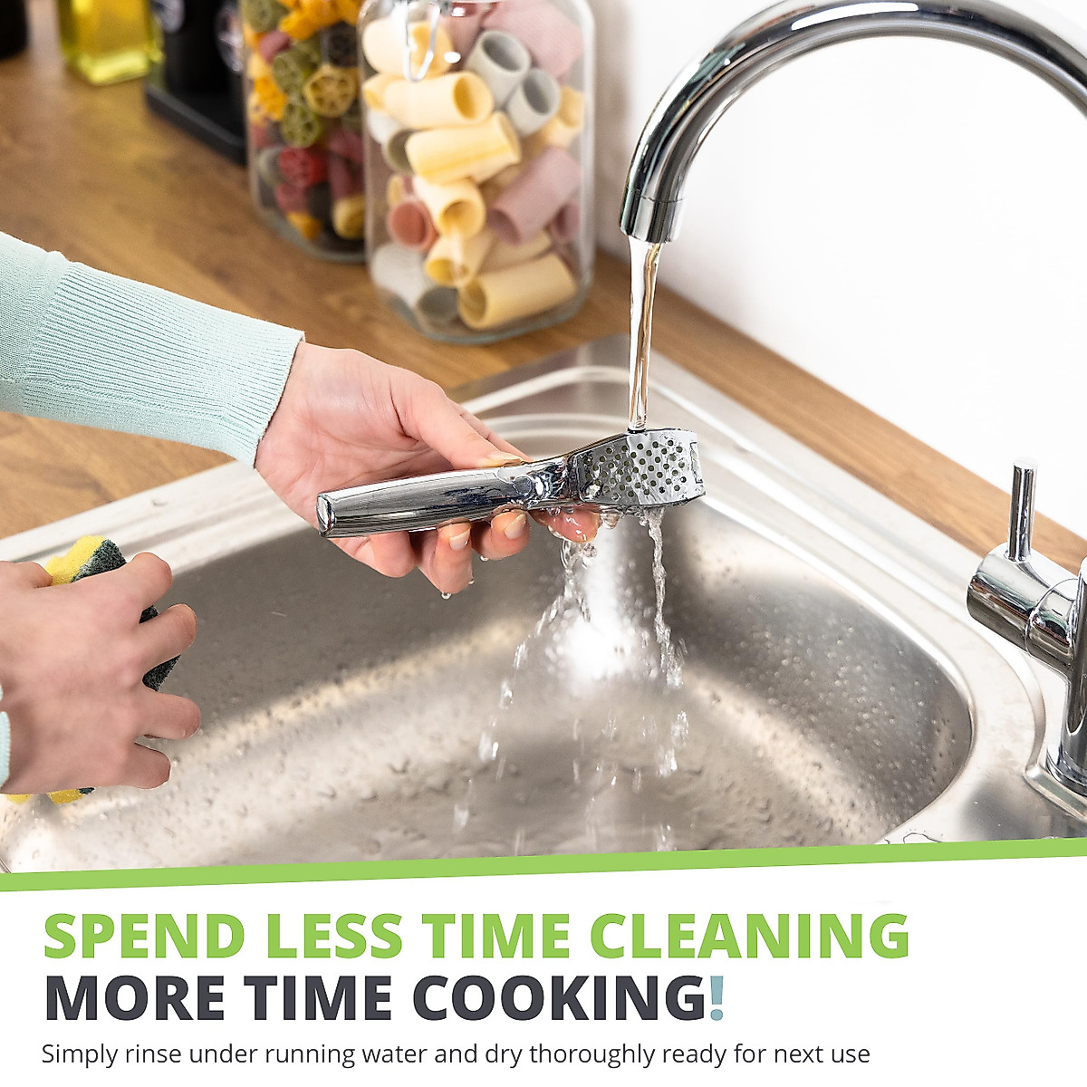 Oliver's Kitchen ® Premium Garlic Press - Super Easy to Use & Clean Garlic Crusher & Mincer - Crush Garlic & Ginger Effortlessly (No Need to Peel) - Built for Life - Strong & Durable (Silver)