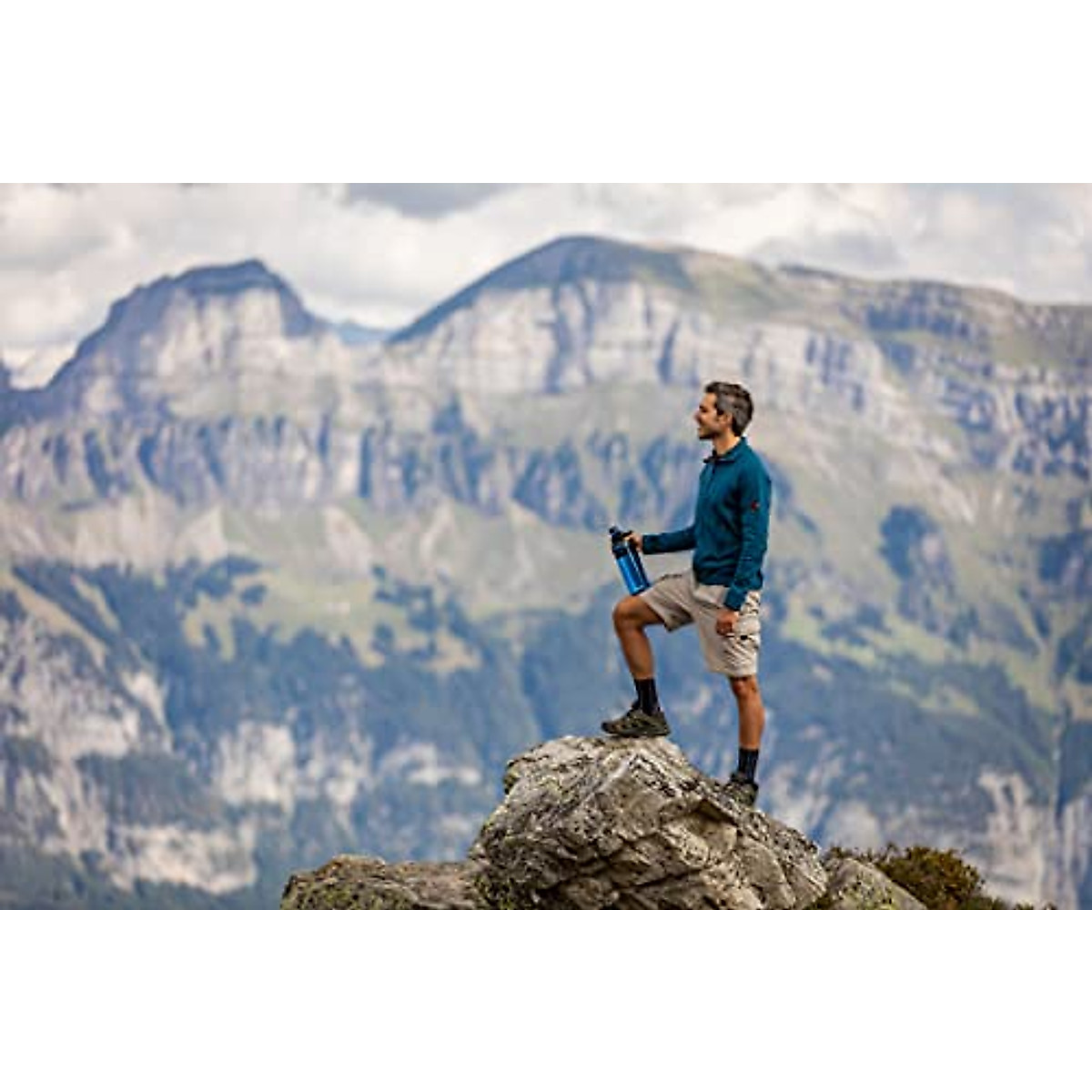 CamelBak Chute Mag BPA Free Water Bottle with Tritan Renew - Magnetic Cap Stows While Drinking, 32oz, Lagoon