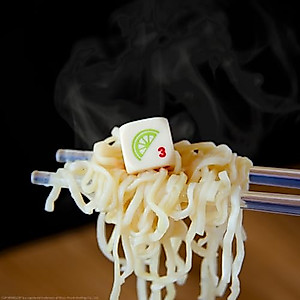 USAOPOLY YAHTZEE Cup Noodles | Collectible Yahtzee Game Made to Look Like Iconic Ramen Meal with Custom Dice | Travel Yahtzee Game & Dice Game