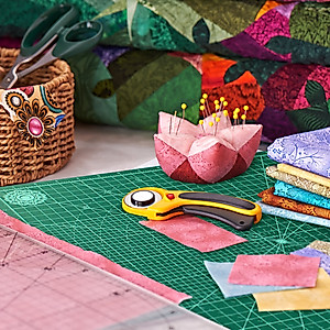 Calibre Art Self Healing Rotating Cutting Mat 18x18 (17" Grid), Perfect for Quilting & Art Projects