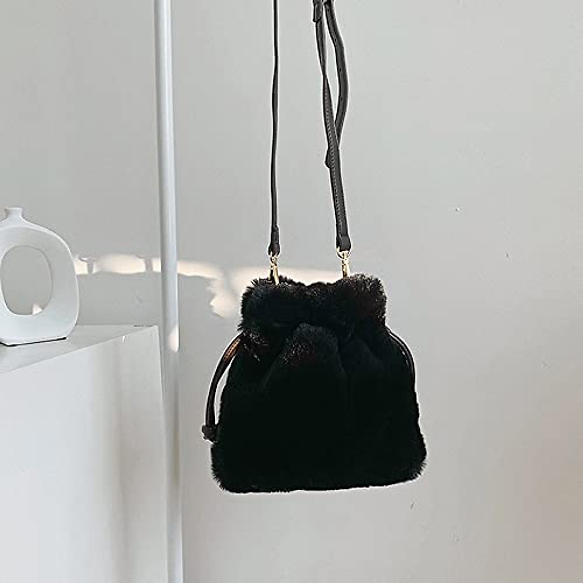 Van Caro Women’s Fashion Fuzzy Shoulder Bucket Purse Drawstring Bag Cross Body Bag, Black