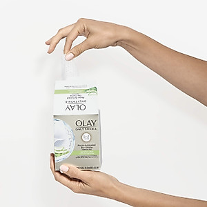 Olay Makeup Remover Wipes Daily Facials Gentle Clean 5-in-1 Water Activated Cleansing Cloths, 33 count (Pack of 1)