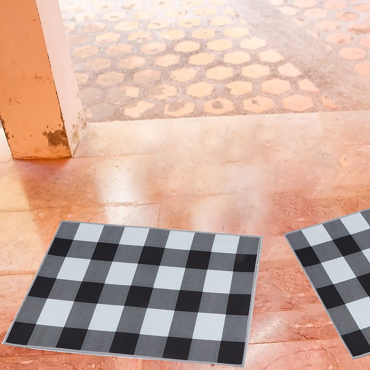 Black & White Christmas Door Mat Buffalo Plaid Doormat 16 x 24'' Winter Holiday Non-Skid Floor Mat Switch Mat Indoor Outdoor Home Garden Easy to Clean Low Profile Mat