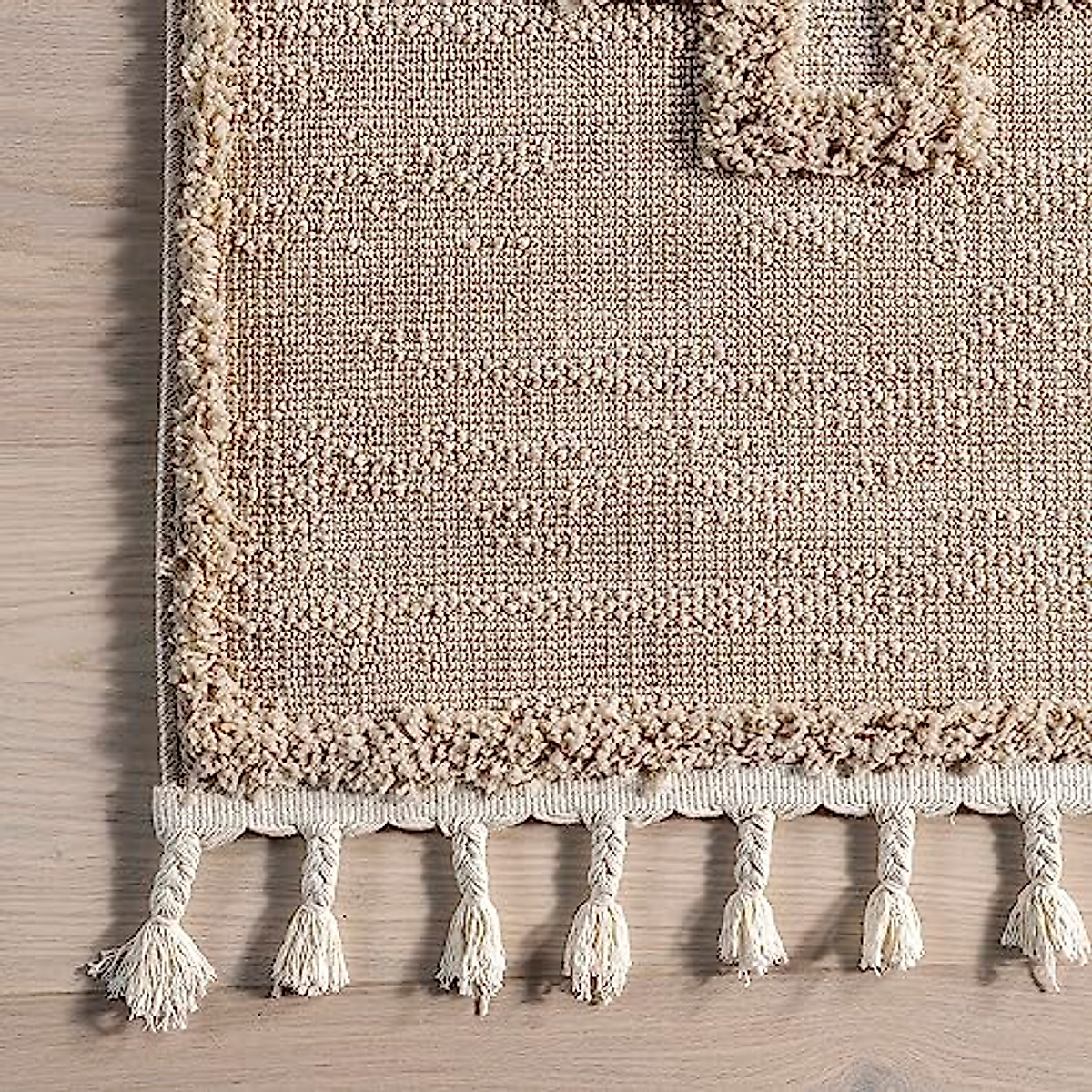 nuLOOM Polina Geometric High-Low Tasseled Area Rug, 4x6, Beige