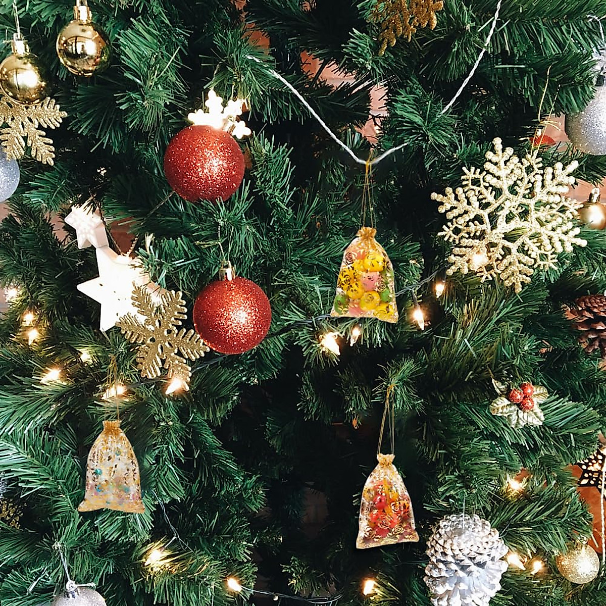 PH PandaHall 50pcs 5 x 7 Inches Golden Rose Flower Printed Organza Bags Jewelry Pouch Bags Wedding Favors Bag Organza Drawstring Pouches Wedding Favors Candy Gift Bags