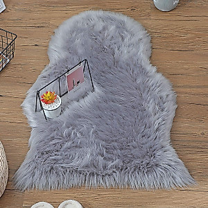 HLZHOU Soft Faux Fur Rug White Sheepskin Chair Cover Seat Pad Shaggy Area Rugs for Bedroom Sofa Living Room Floor (Gray, 2x3 Feet)