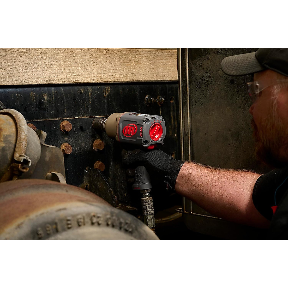 Ingersoll Rand 2146Q2MAX 1" Air Impact Wrench, Quiet, 2,000ft-lbs Nut-busting torque, Maintenance Duty, Pistol Grip