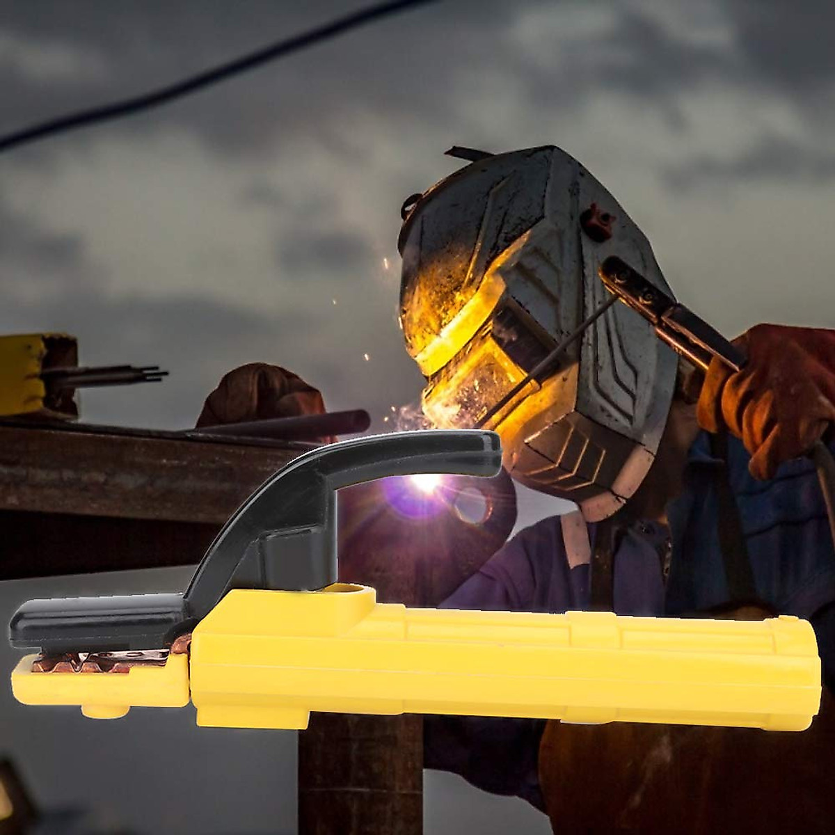 Welding Electrode Holder, Leakage Prevention Welder Clamp Tool, 300A Copper Rod Electric Welding Holder for Shipyards and Mining