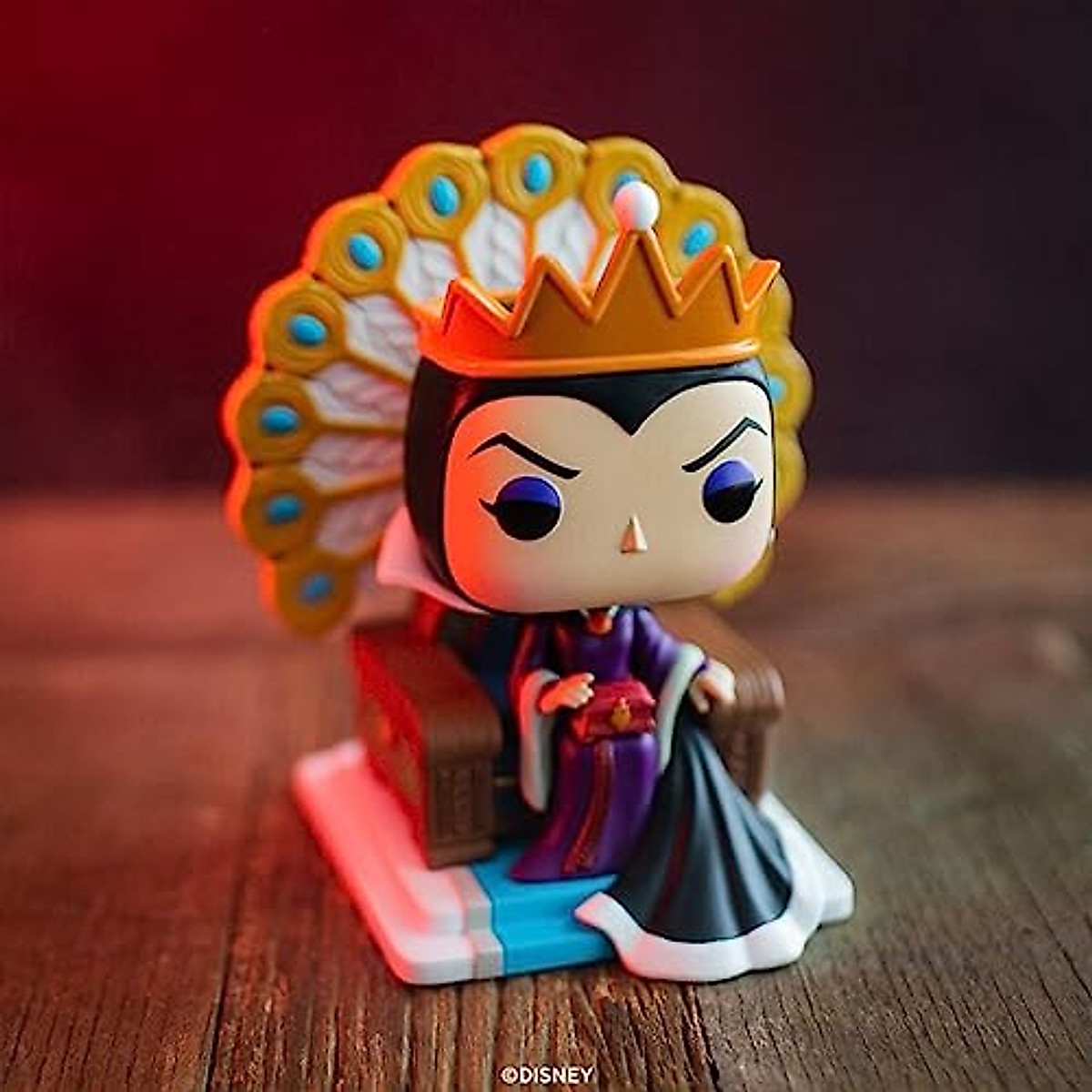 Funko Pop! Deluxe: Villains - Evil Queen on Throne